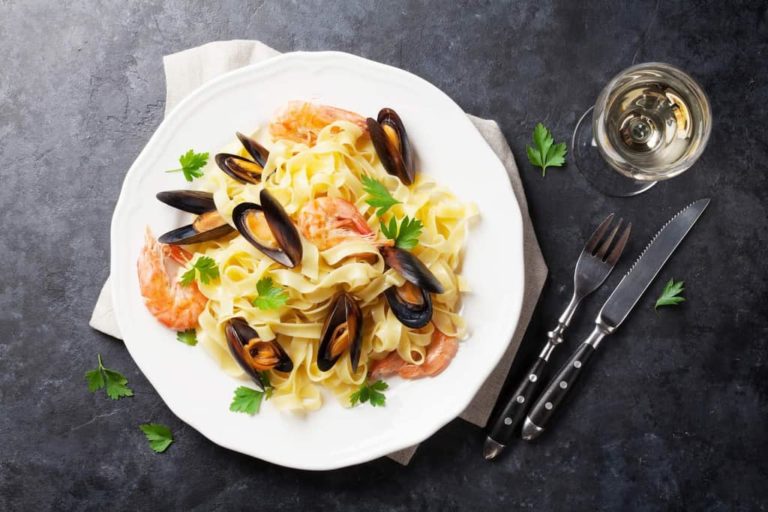 What's the Best White Wine to Pair With Seafood?